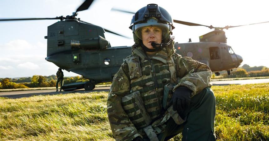 Exclusive Interview: Liz McConaghy - Chinook Force Crewmember :: Hornby ...