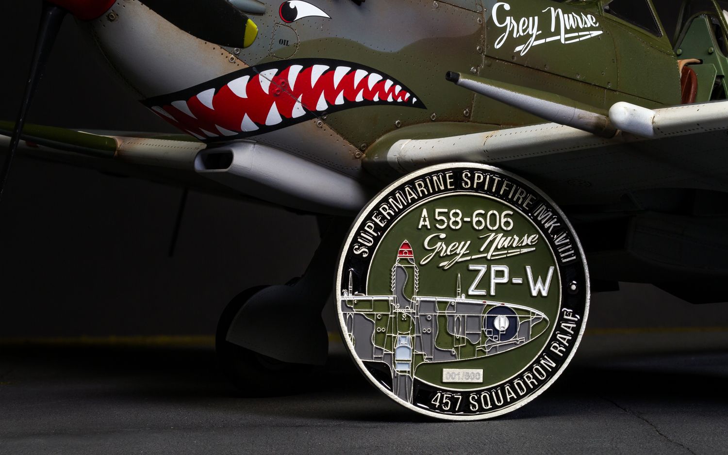 BUNDLEA45 Supermarine Spitfire Mk.VIII + Collectors Coin