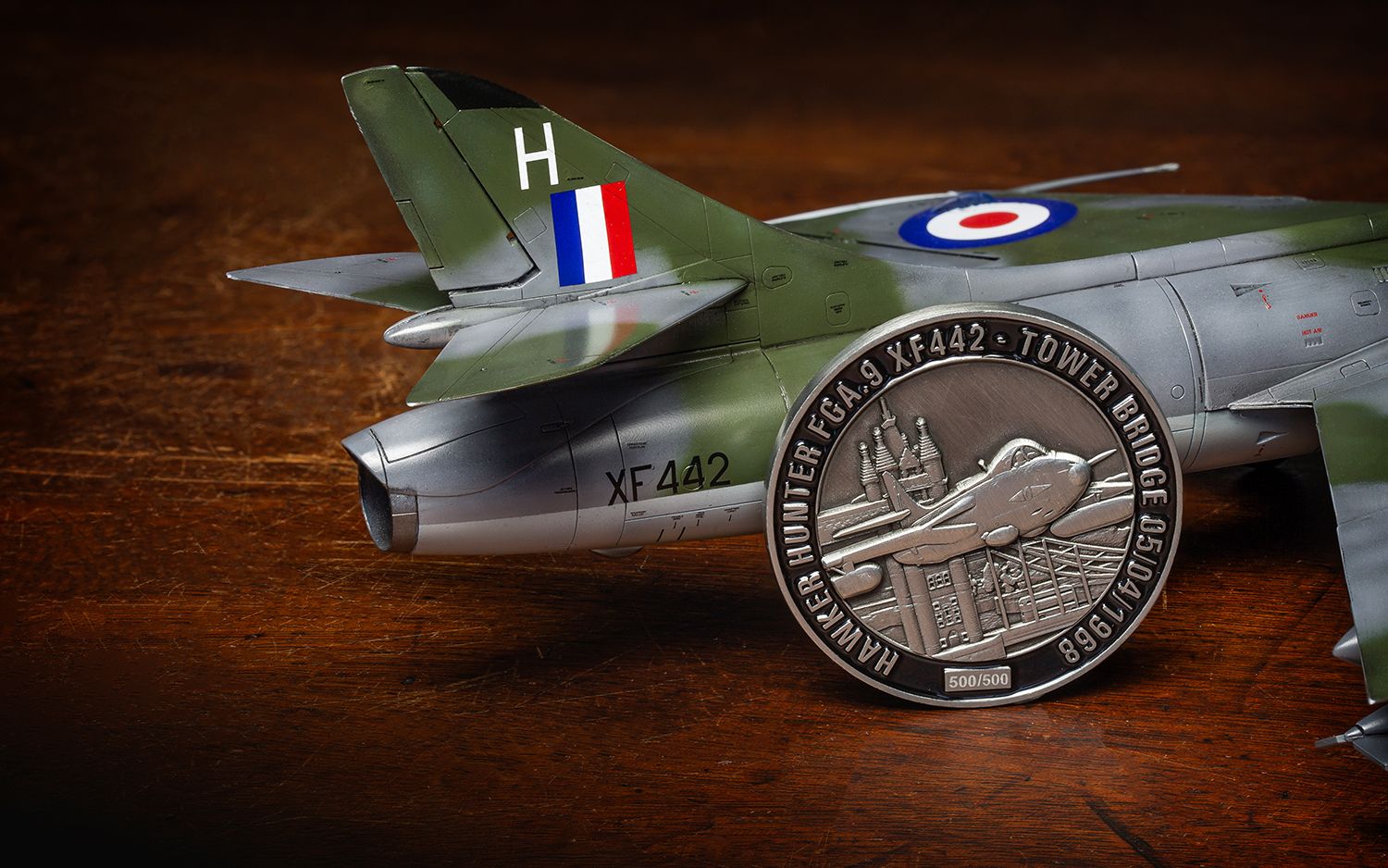 BUNDLEA27 Hawker Hunter FGA.9/FR.10/GA.11 + Collectors Coin