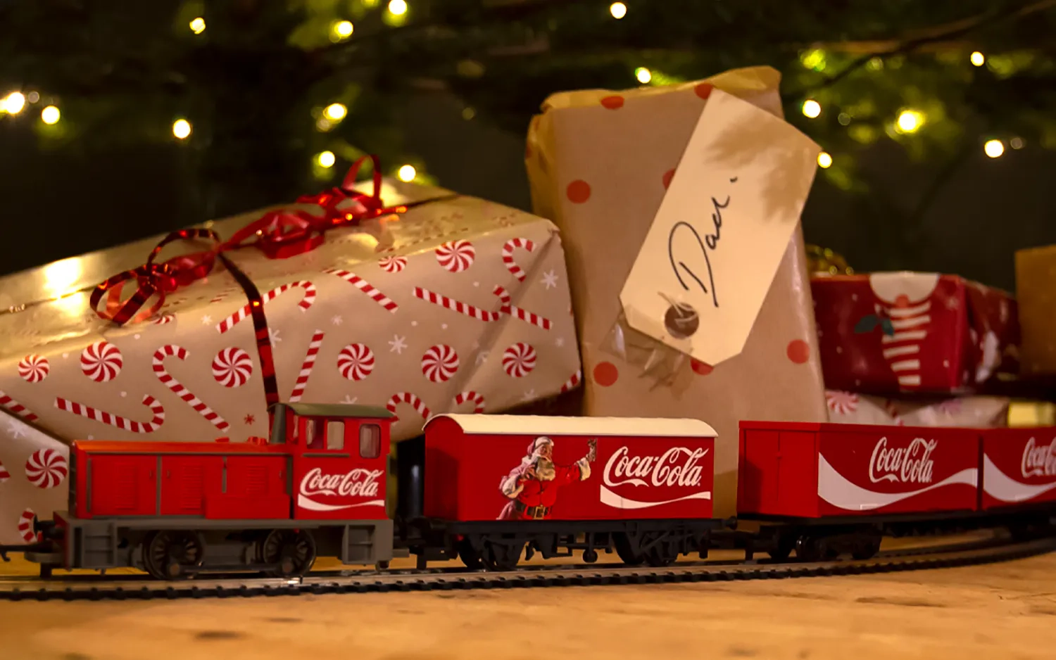 R1233M The Coca Cola Christmas Train Set