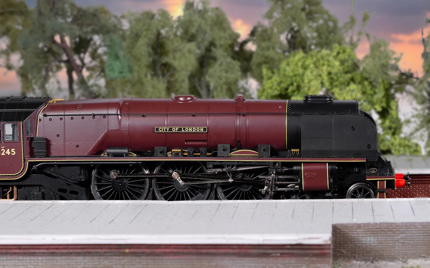 R3997 BR, Princess Coronation Class, 4-6-2, 46245 'City of London' - Era 5