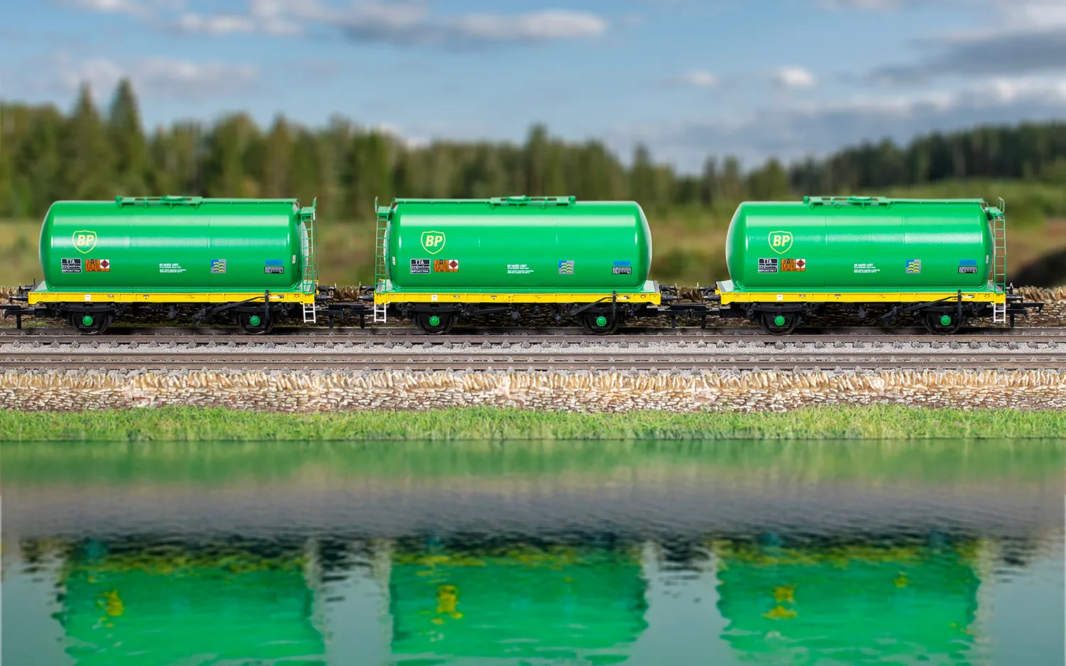 R60291 BP - TTA Tanker Wagons - Triple Pack