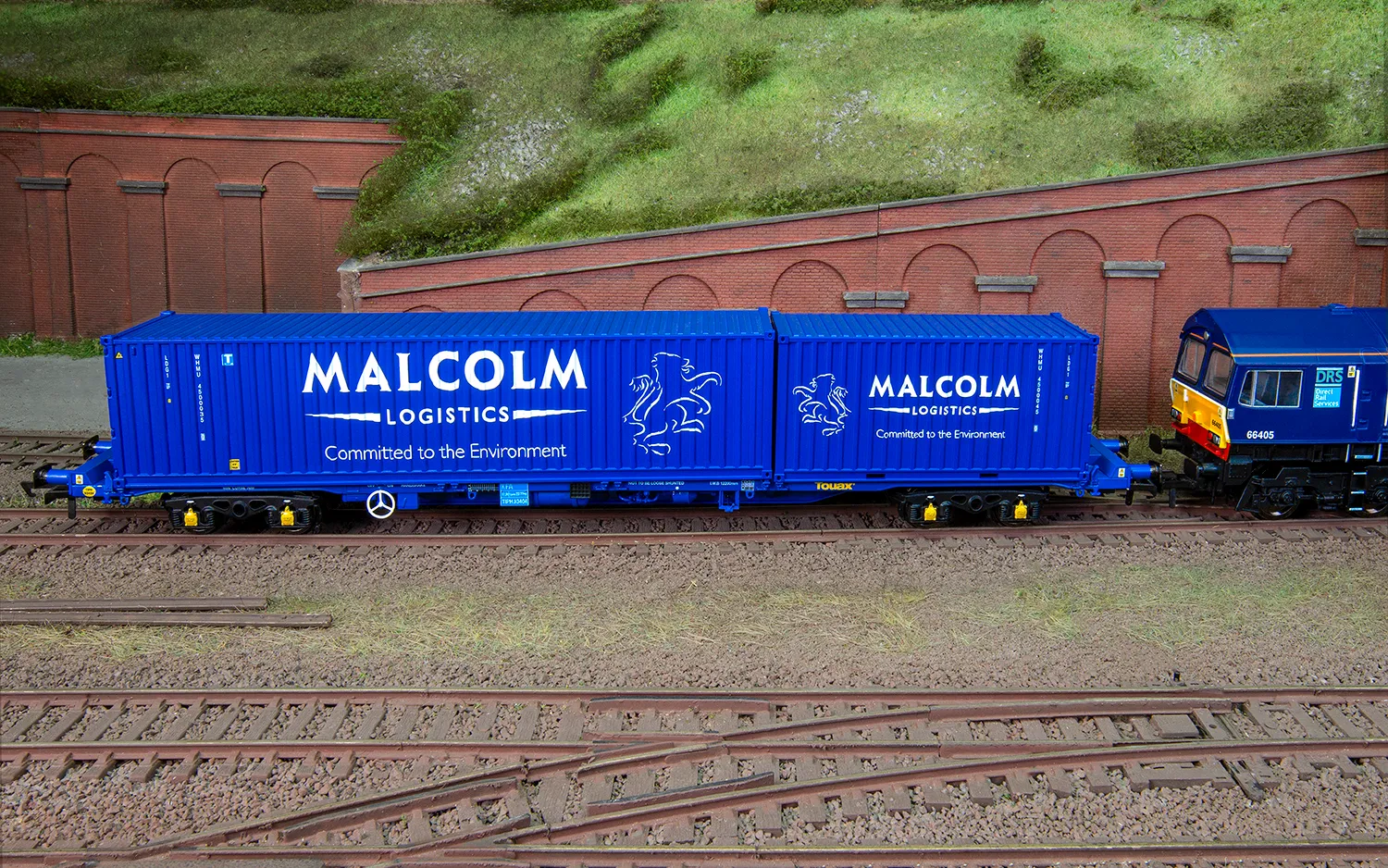 R60133 Malcolm Rail, KFA Container Wagon with 1 x 20' & 1 x 40 ...