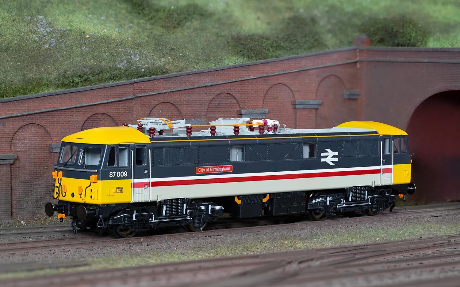 R30031 BR, Class 87, Bo-Bo, 87009 'City of Birmingham' - Era 7