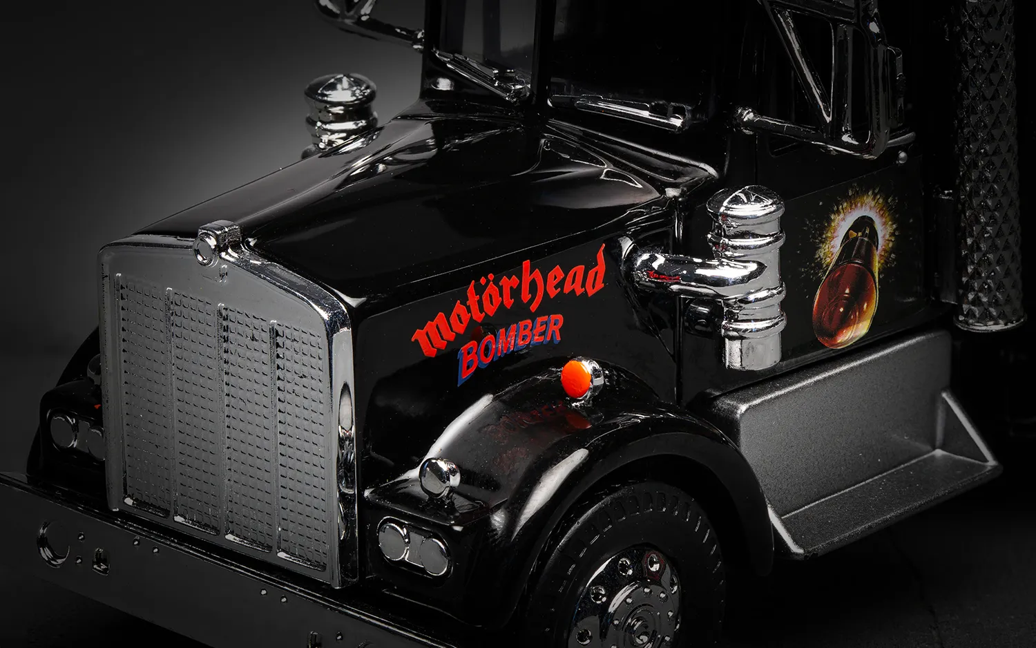 CC55703 Heavy Metal Trucks - Motorhead, Bomber