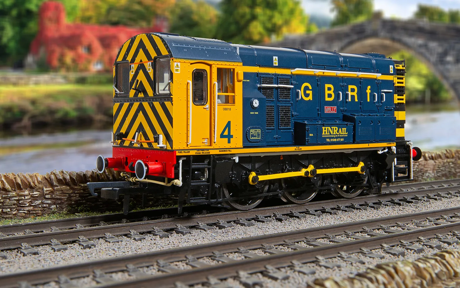 R30141 GB Railfreight, Class 08, 0-6-0, 08818 'Molly' - Era 11