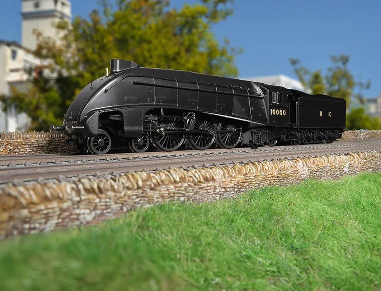 R30124 LNER, W1 Class, 'Hush Hush' Streamlined, 4-6-4, 10000 - Era 4