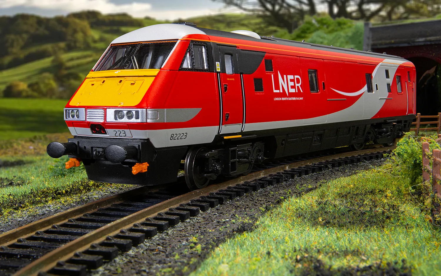 R40450 LNER - Mk4 - 82223 - DVT