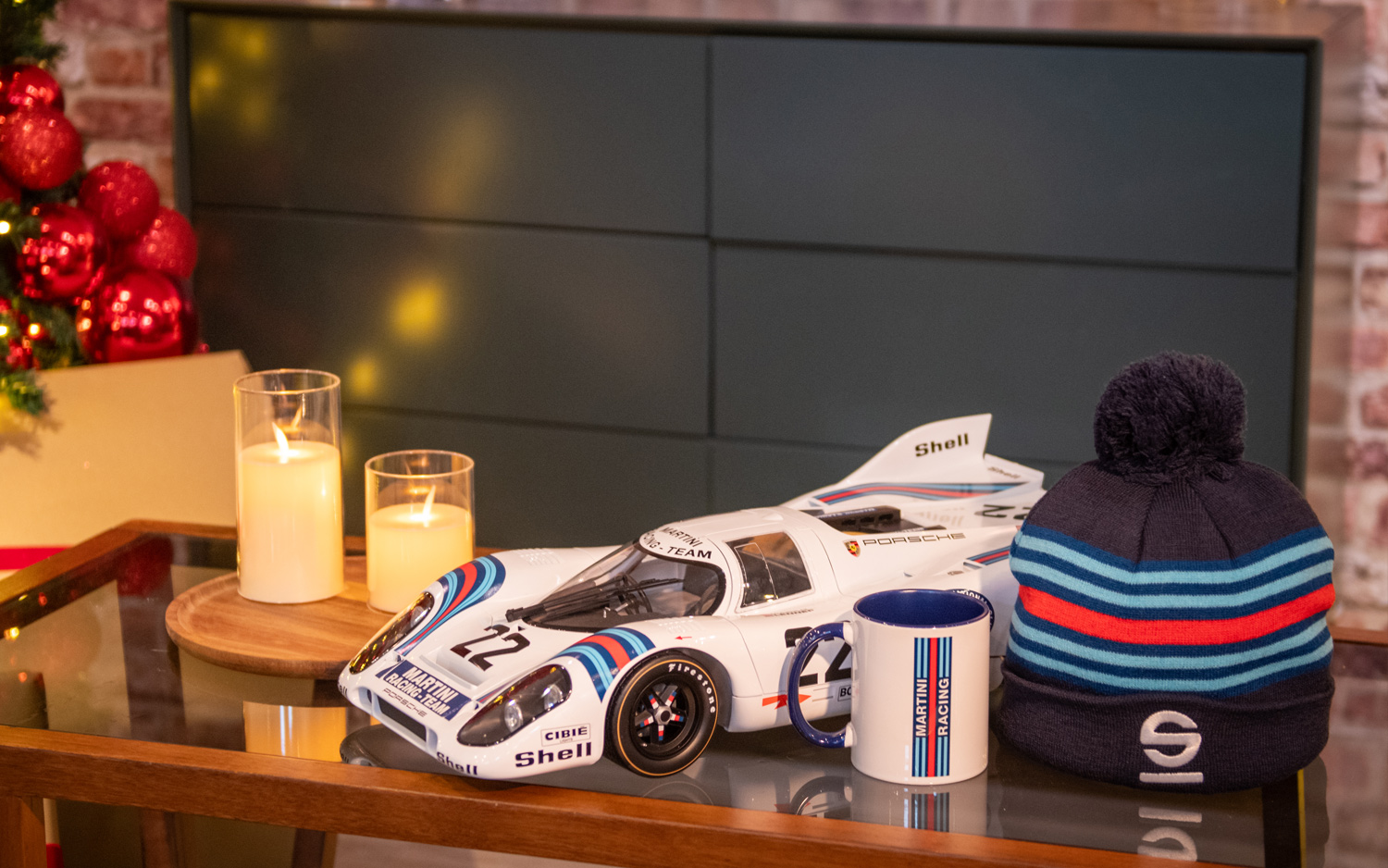 HK122M Porsche 917KH – Martini Edition (FREE Ceramic Mug & Beanie Hat)