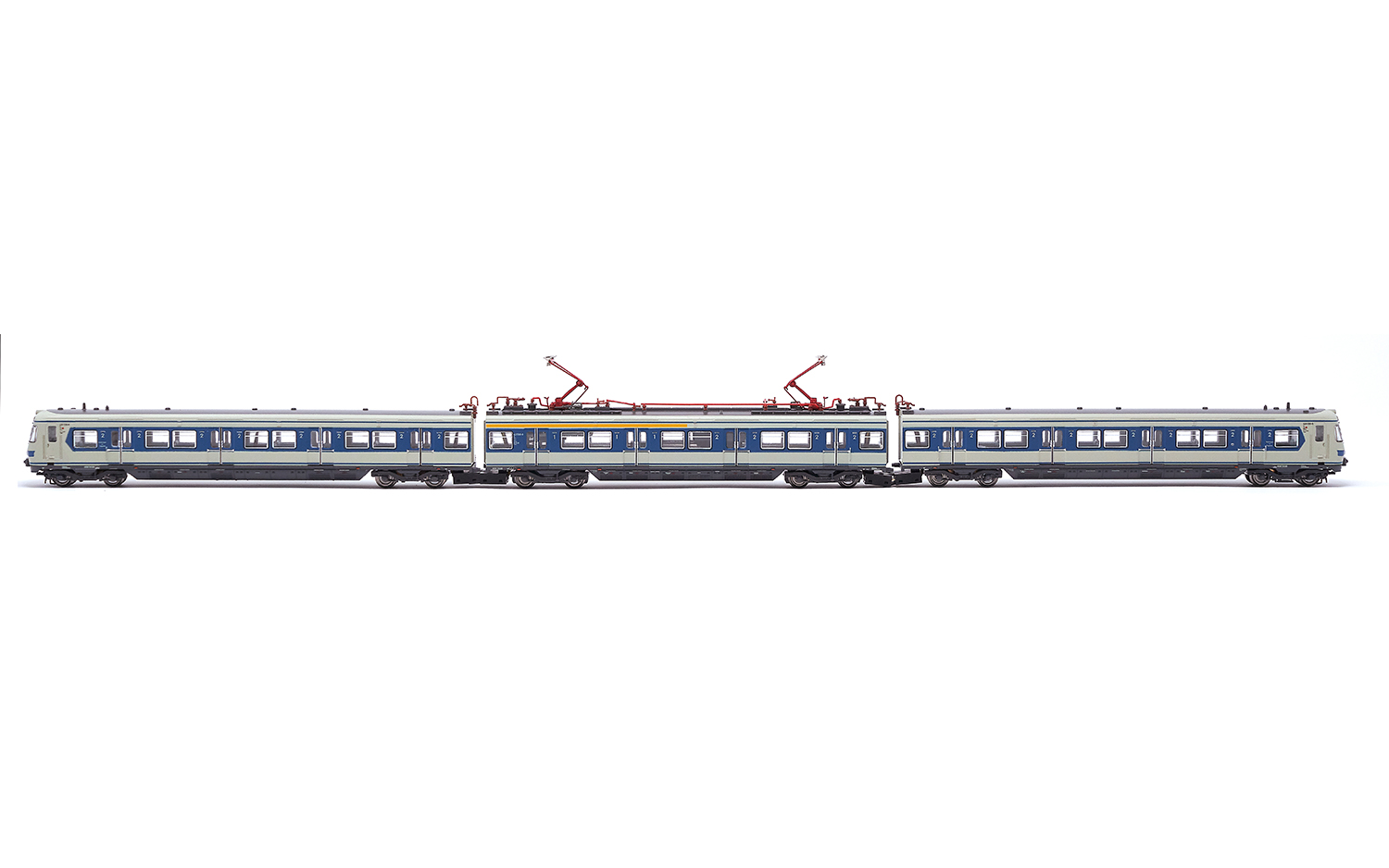 HN2495S DB, 3-unit EMU, class 420, grey/blue livery, two pantographs ...