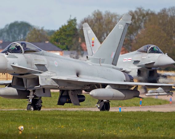 A day on the fence at Phoon Town :: Hornby Hobbies